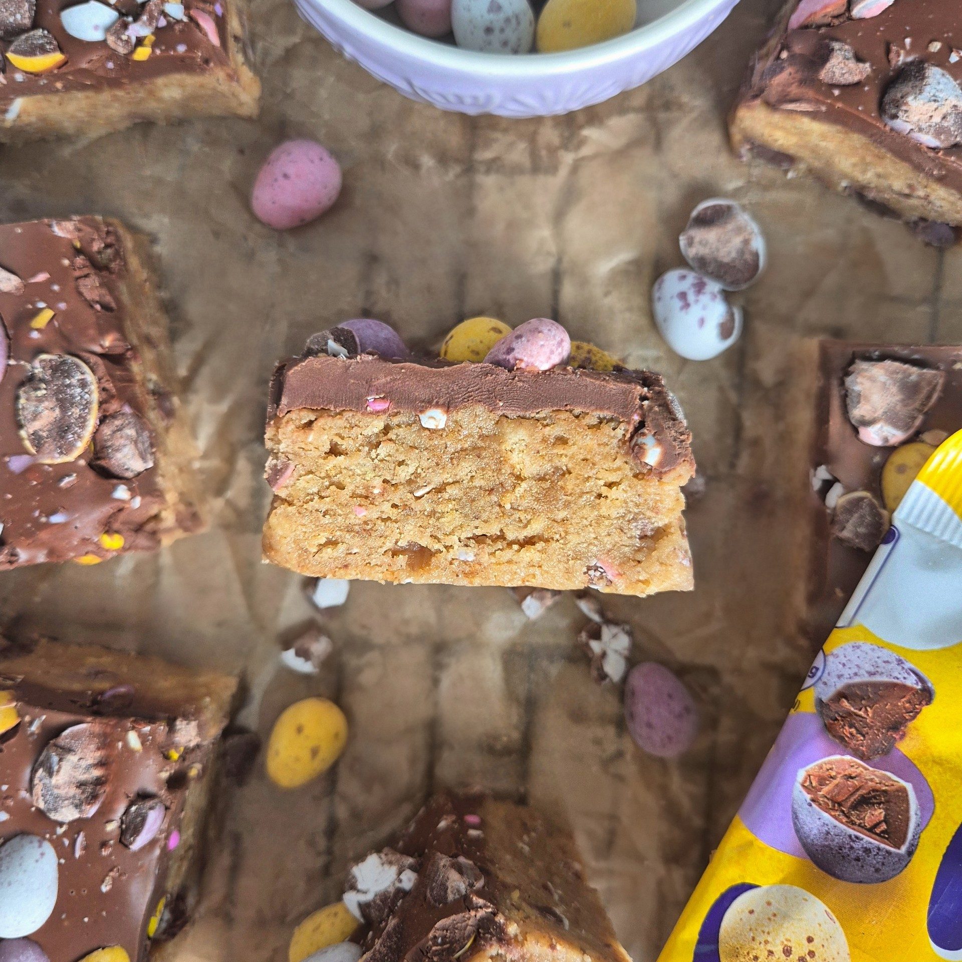 No Bake Mini Egg Biscuit Bars - Biteofthebakes | Delicious and Easy ...